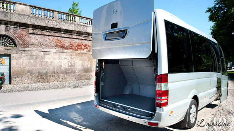 Luxury Coach Hire with Driver Milan: your Corporate Event